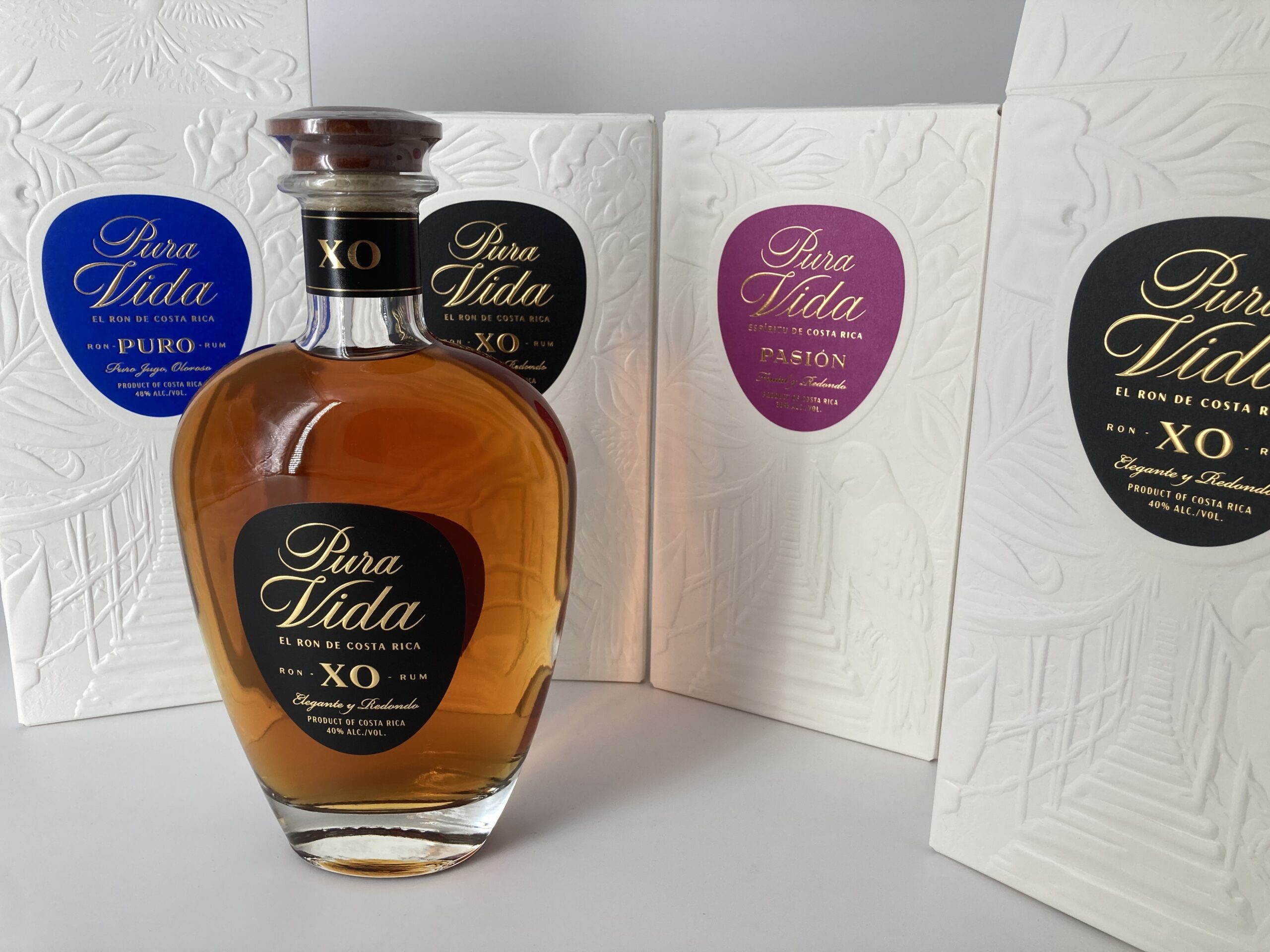 Pozzoli dà rilievo agli astucci della gamma Pura Vida - El ron de Costa ...